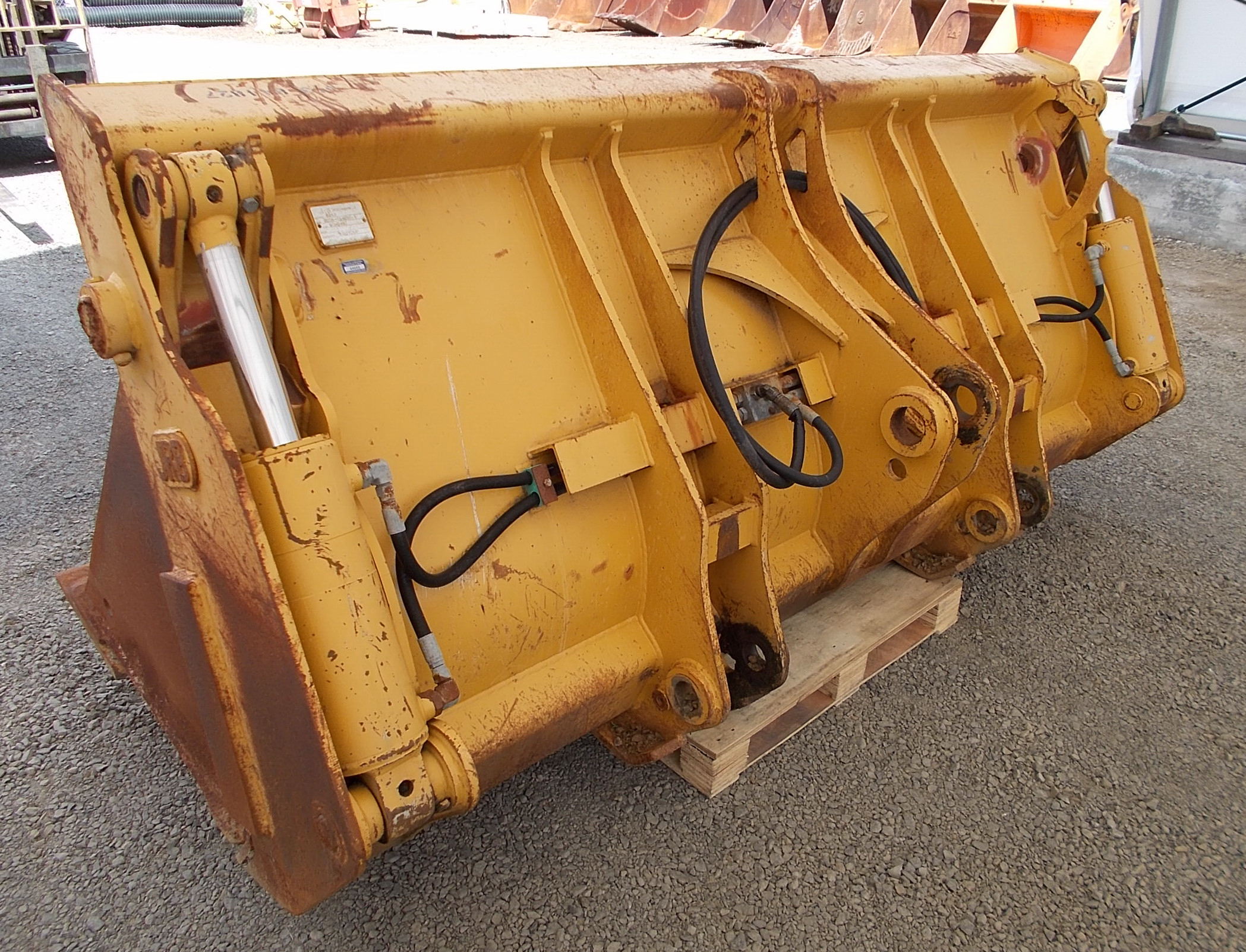 Used 106" John Deere 624J Pin-On 4-1 Loader Bucket For Sale