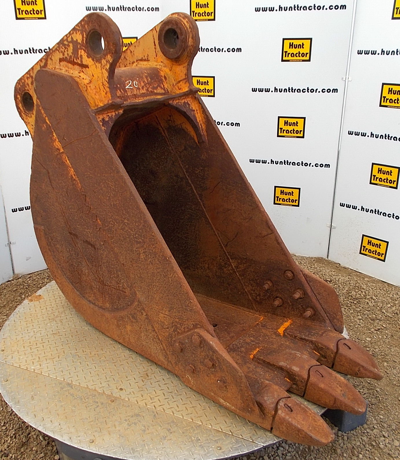 Used 24" Komatsu PC210-6 Pin-On Excavator Bucket For Sale