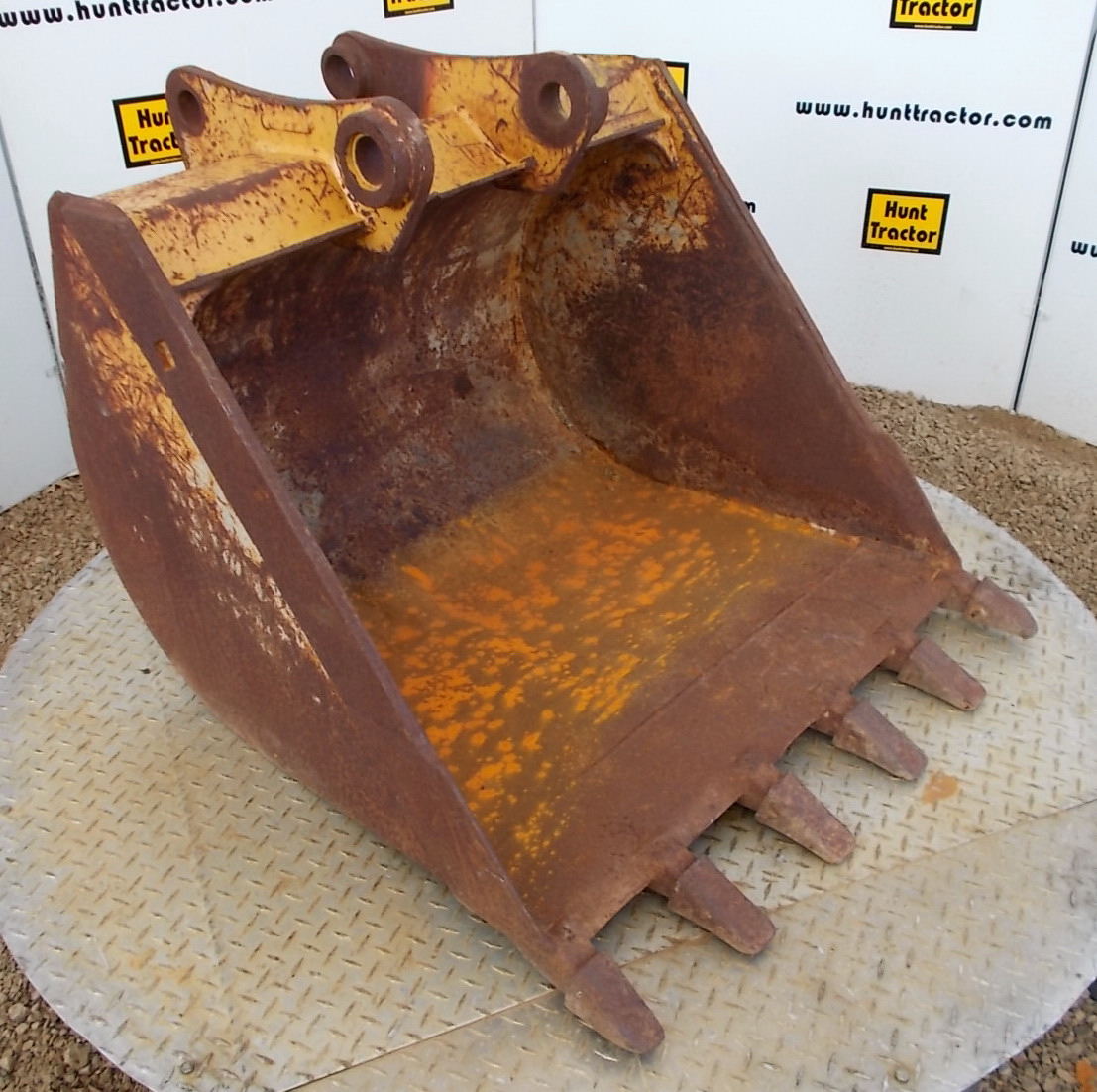 Used 36" Caterpillar 416B Pin-On Backhoe Bucket For Sale