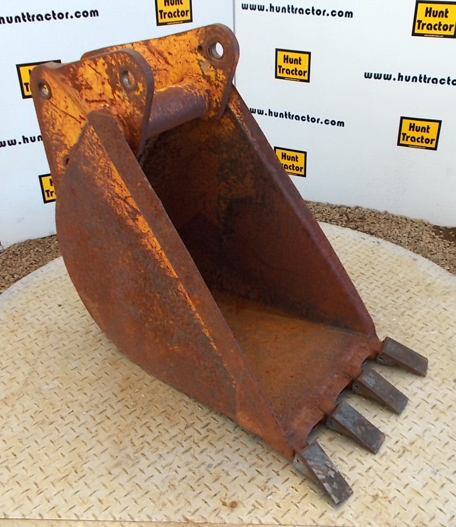 Hunt Tractor - Used 18" Case 480C Pin-On Backhoe Bucket For Sale