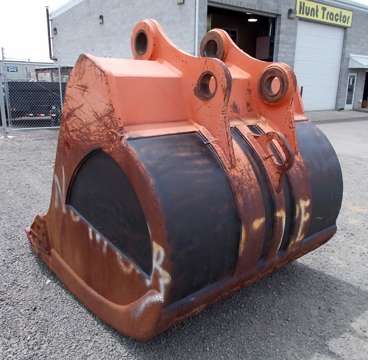Used 75" Hitachi EX800 Pin-On Excavator Bucket For Sale