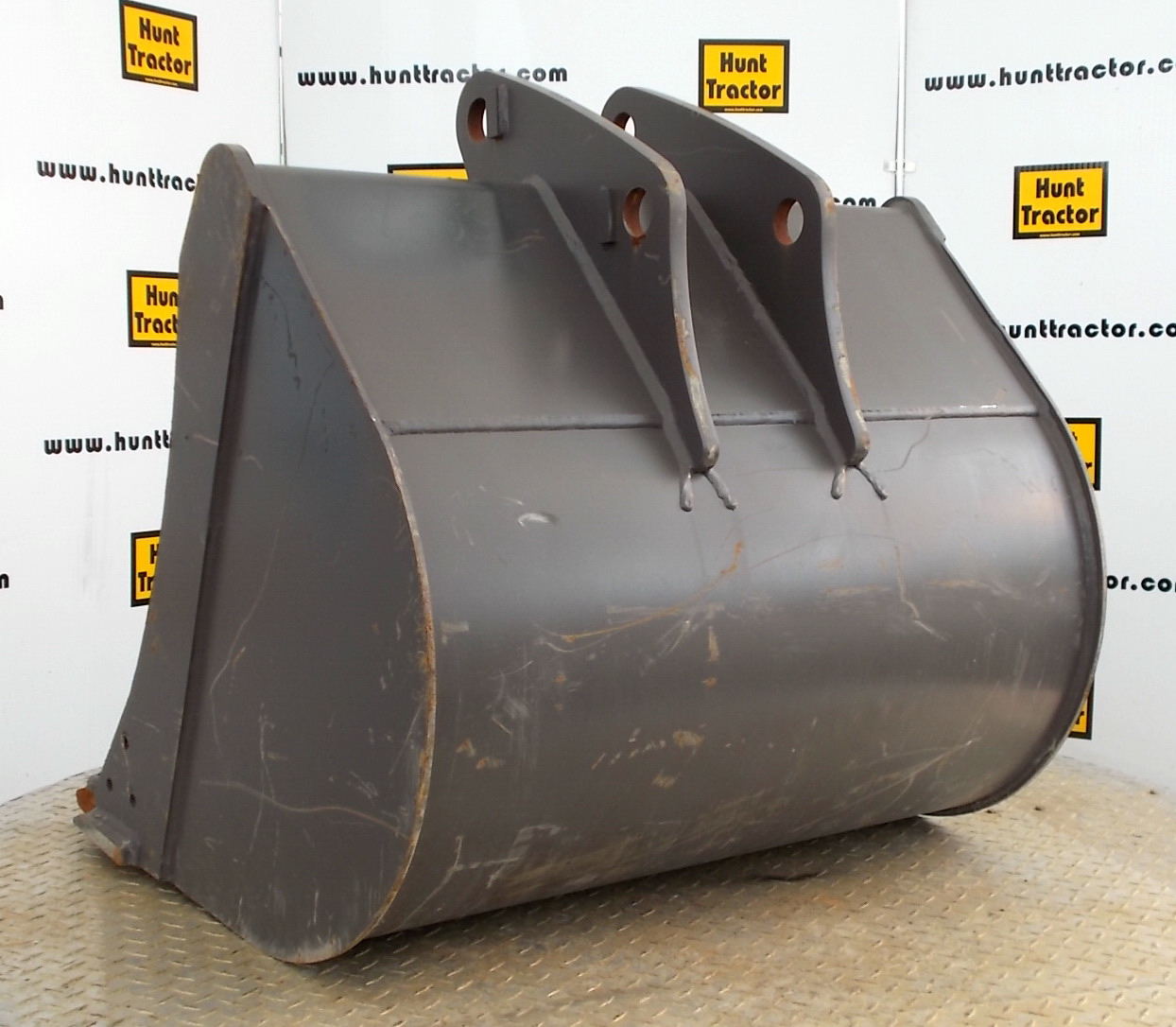 New 36" Volvo BL60 Pin-On Backhoe Bucket For Sale