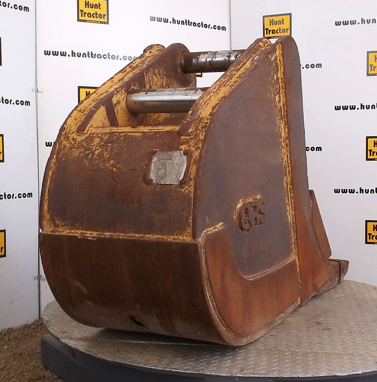 Used 24" Caterpillar 320C B Linkage Pin-On Excavator Bucket For Sale