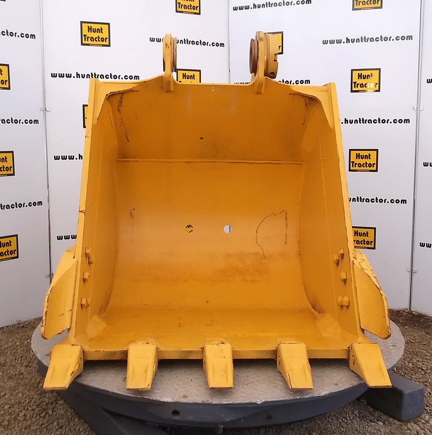 New 46" Komatsu PC200LC-7 Pin-On Excavator Bucket For Sale