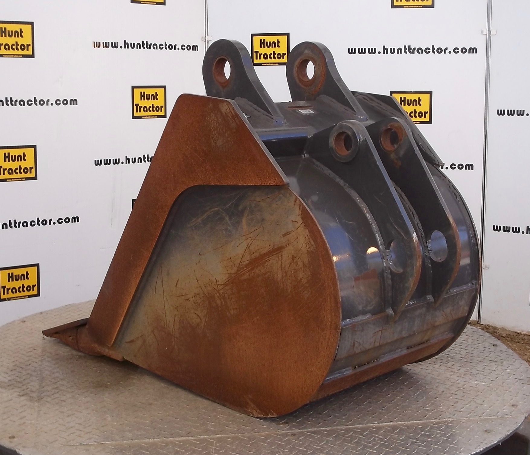Used 24" Case 580N Pin-On Backhoe Bucket For Sale