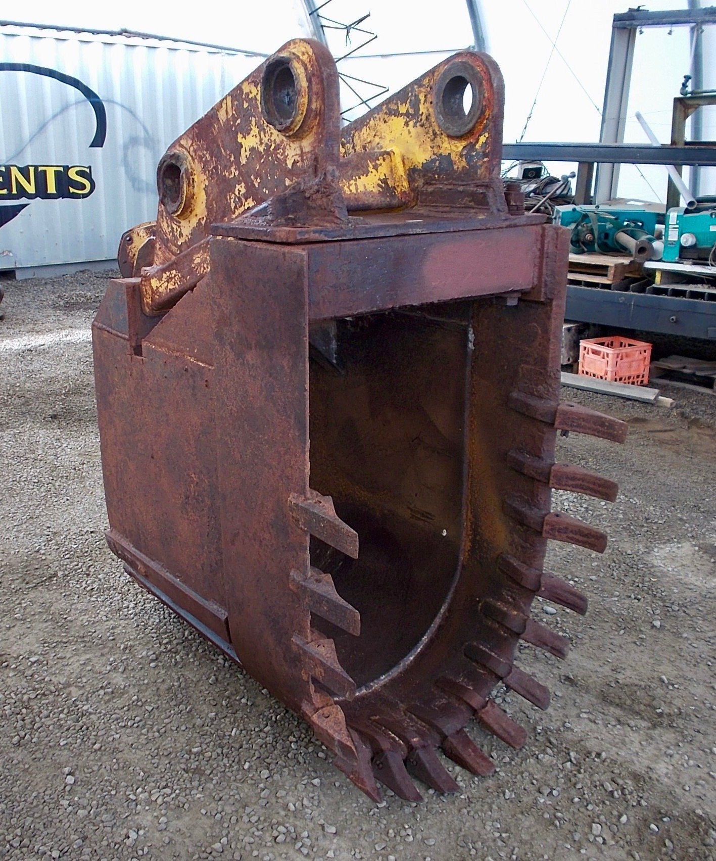 Used 32" Hitachi ZX350 Pin-On Excavator Bucket For Sale