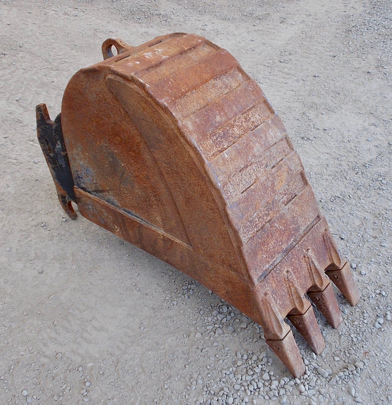 Used 18" CWS Wedge Excavator Bucket For Sale