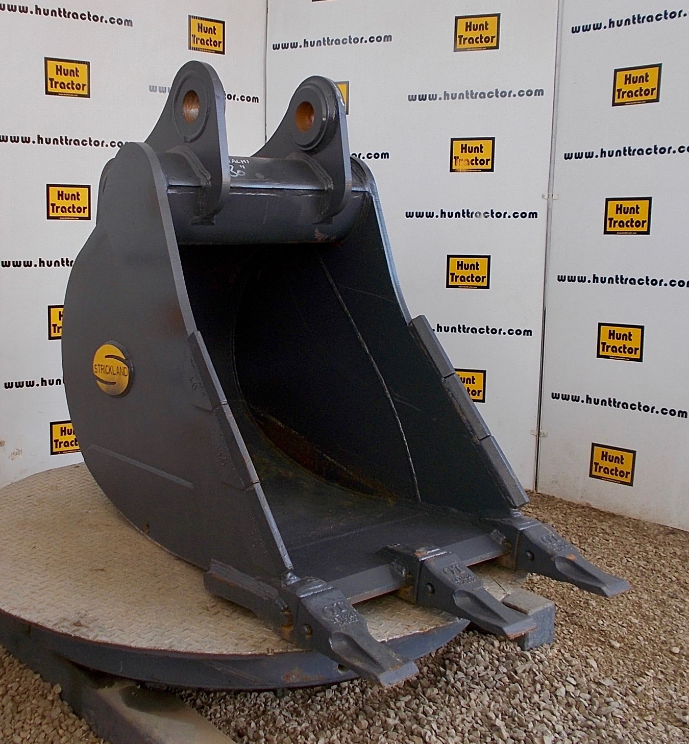 New 30" John Deere 210 Pin-On Excavator Bucket For Sale