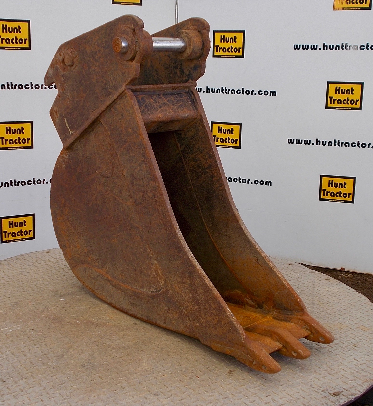 Used 12 Yanmar VIO50 2 Pin On Mini Excavator Bucket For Sale used-12-yanmar-vio50-2-pin-on-mini-excavator-bucket-for-sale