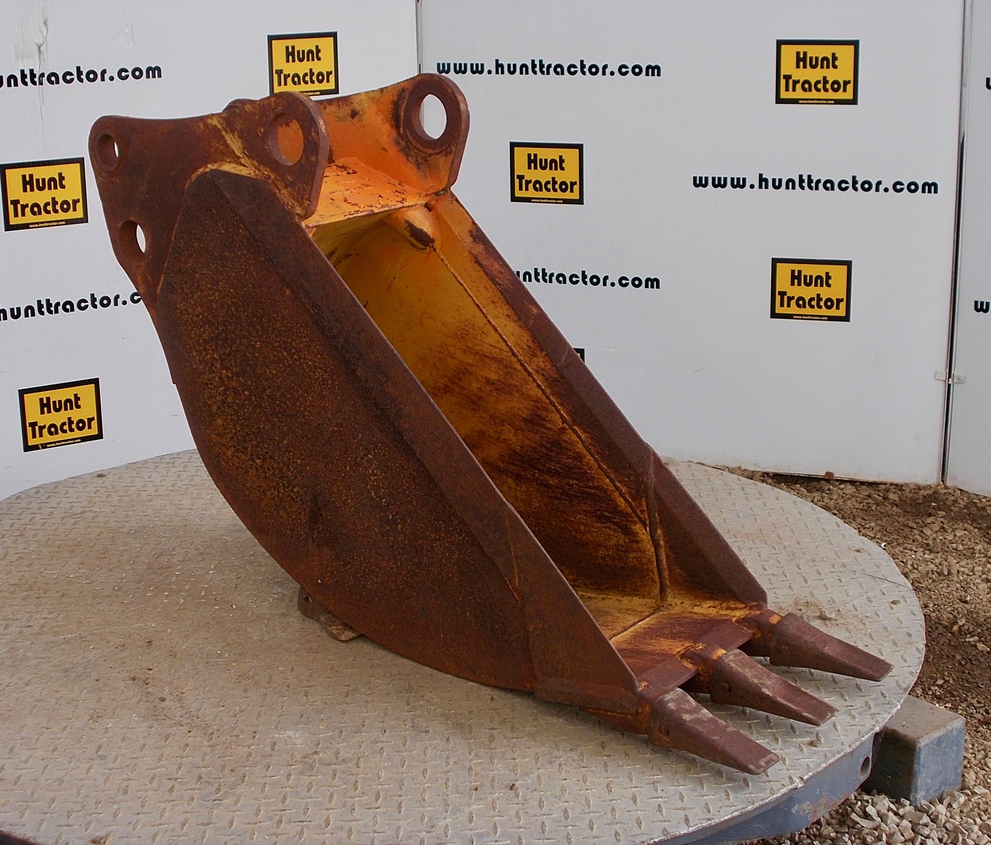 Used 12" Caterpillar 416 Pin-On Backhoe Bucket For Sale