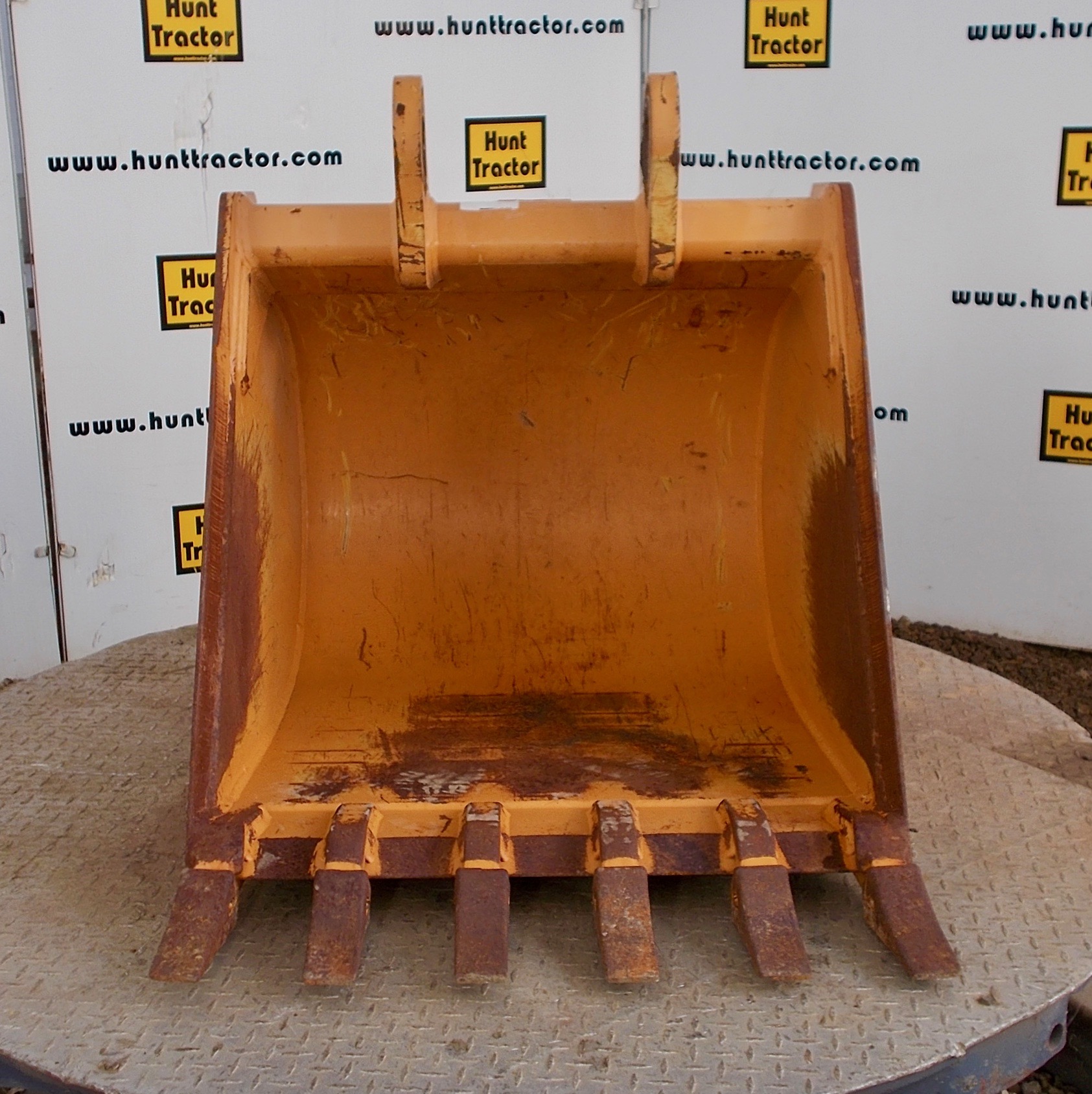 Used 30" Case 580N Pin-On Backhoe Bucket For Sale