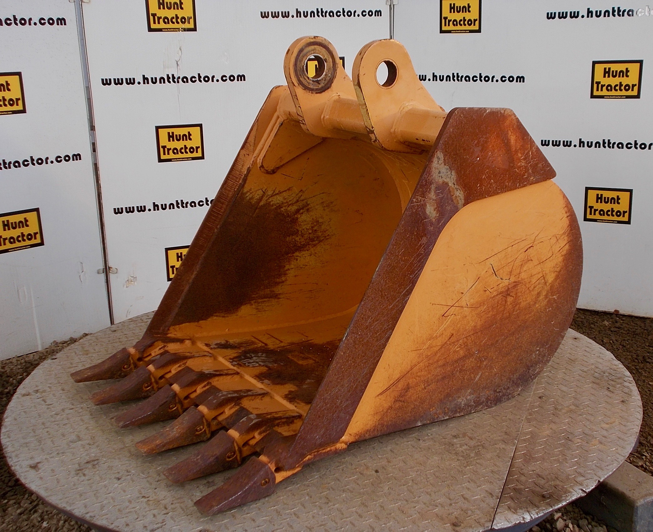 Used 30" Case 580N Pin-On Backhoe Bucket For Sale