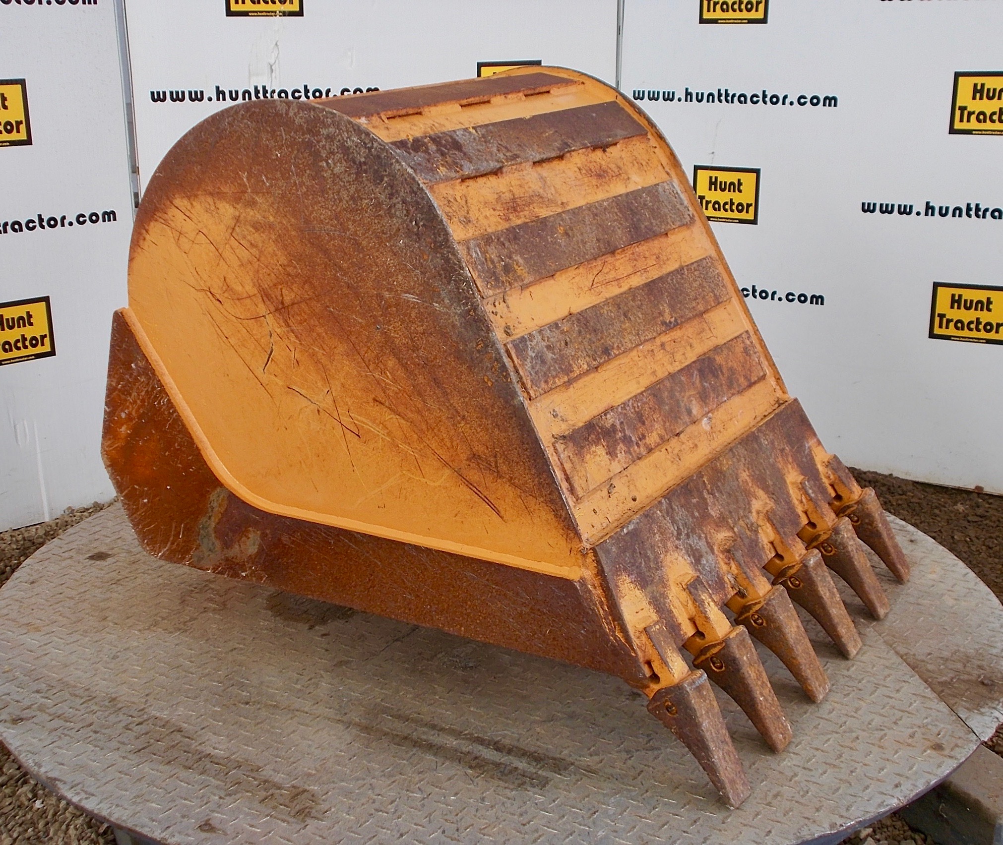 Used 30" Case 580N Pin-On Backhoe Bucket For Sale