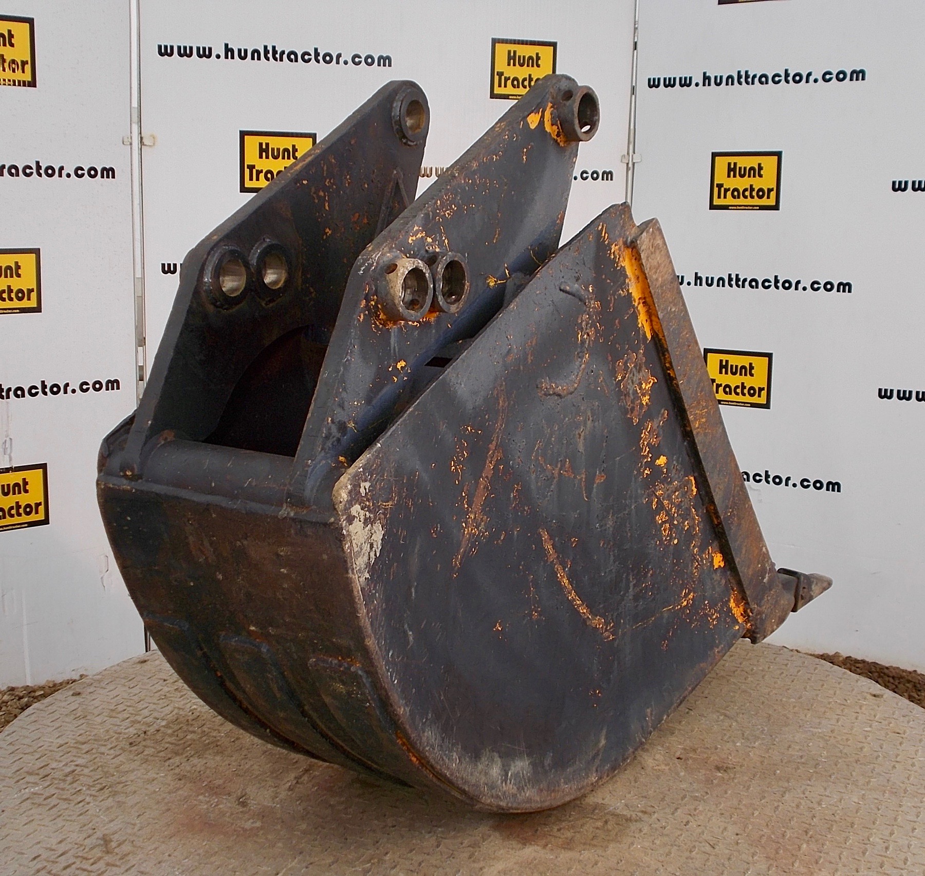 Used 18" Ford 555 Pin-On Backhoe Bucket For Sale