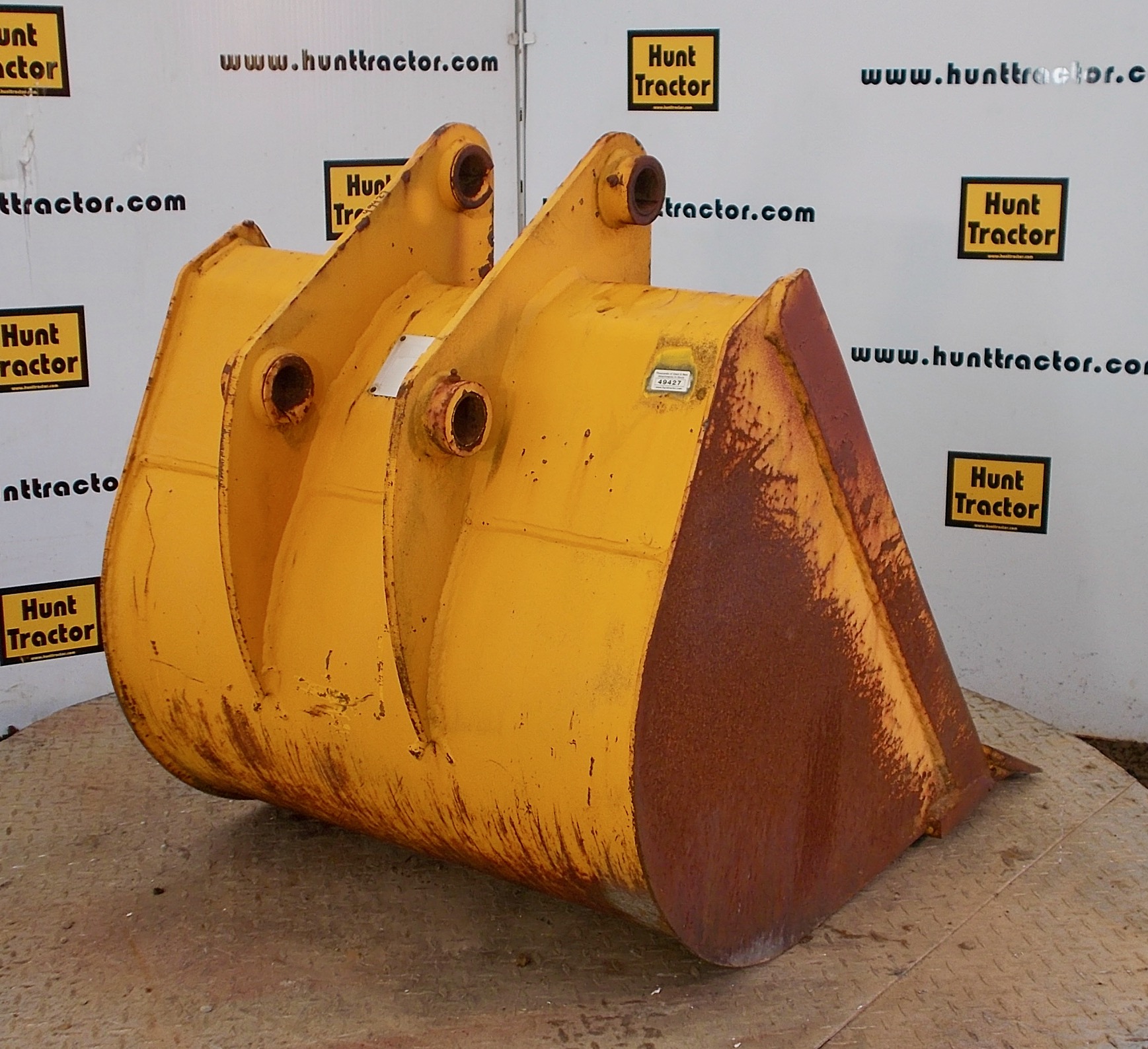Used 30" JCB 214S Pin-On Backhoe Bucket For Sale