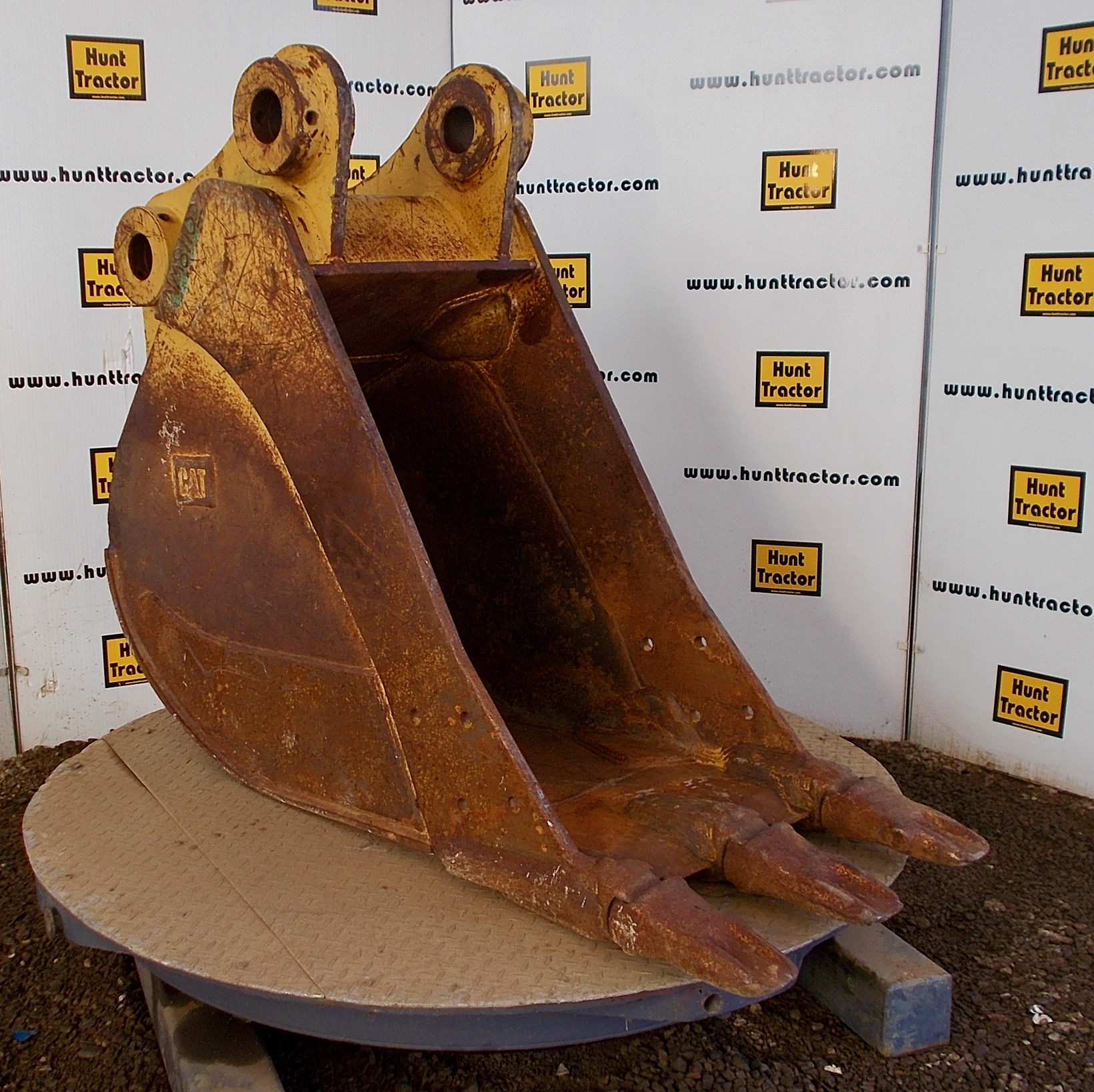 Used 24" Caterpillar 320BL B Linkage Pin-On Excavator Bucket For Sale
