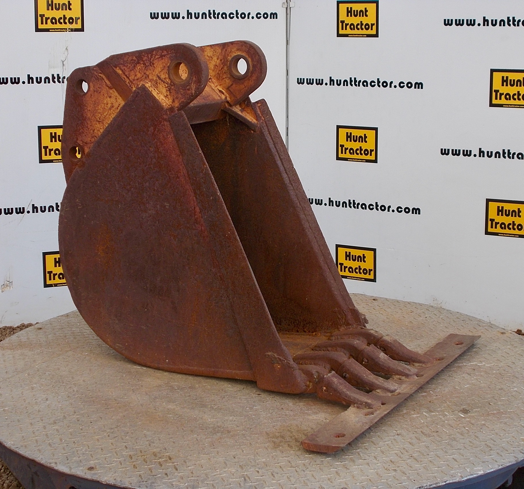 Used 16" Case 580K Pin-On Backhoe Bucket For Sale