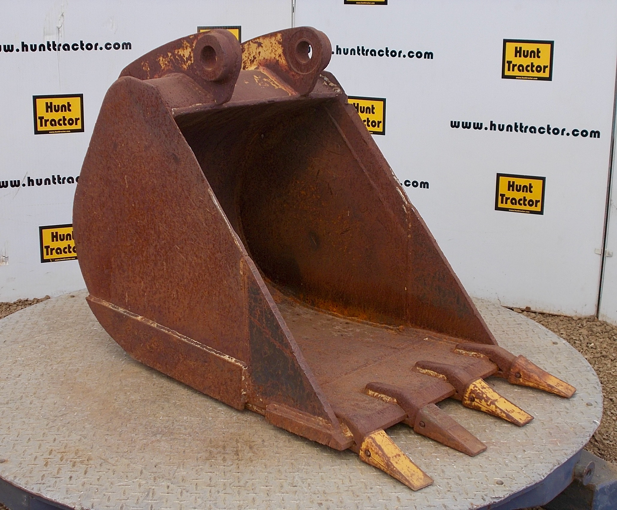 Used 24" Caterpillar 416C Pin-On Backhoe Bucket For Sale