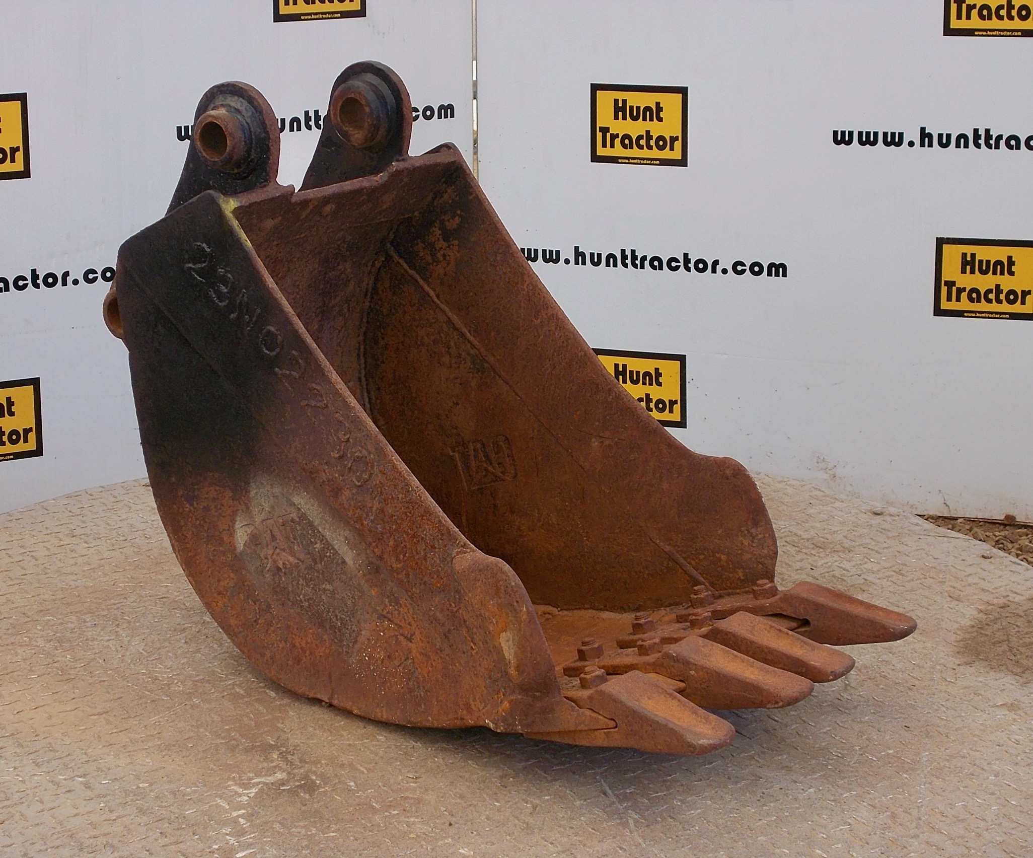 Used 17" Caterpillar 304CR Pin-On Mini-Excavator Bucket For Sale
