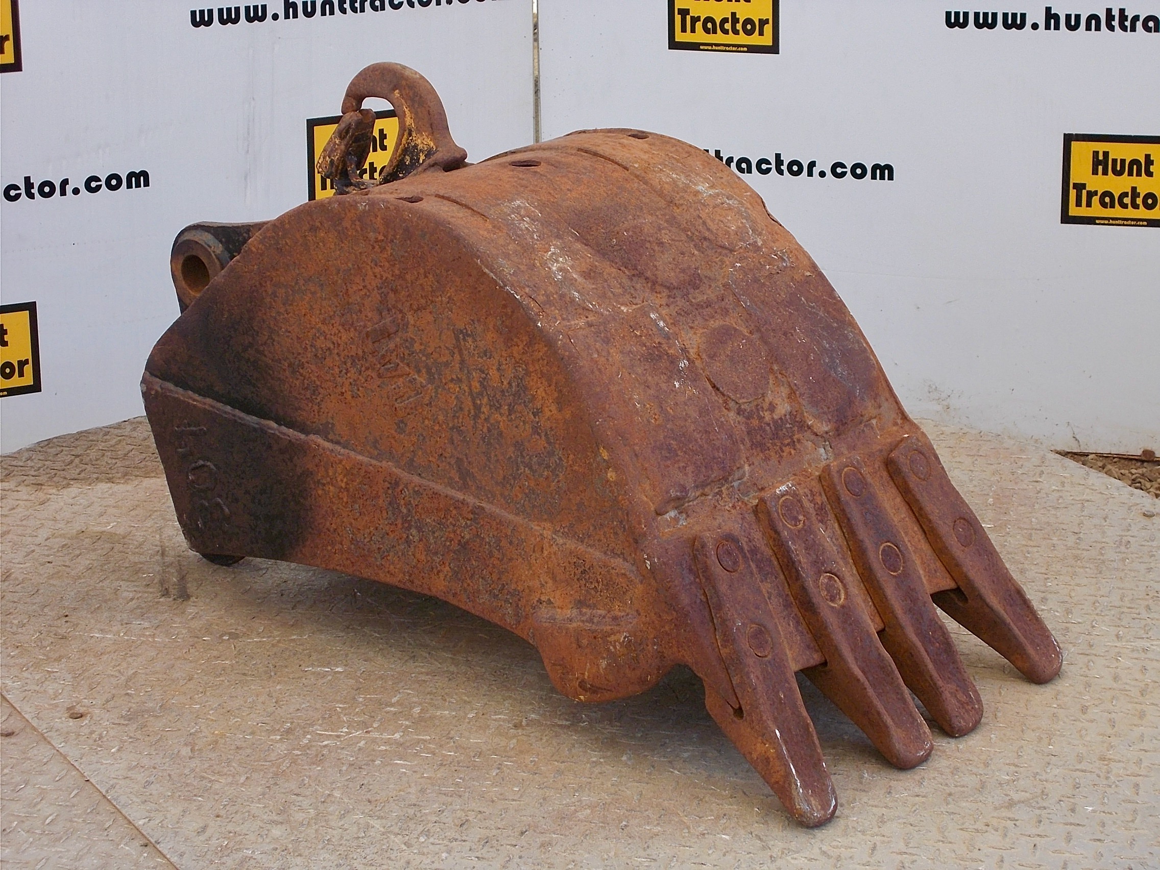 Used 17" Caterpillar 304CR Pin-On Mini-Excavator Bucket For Sale