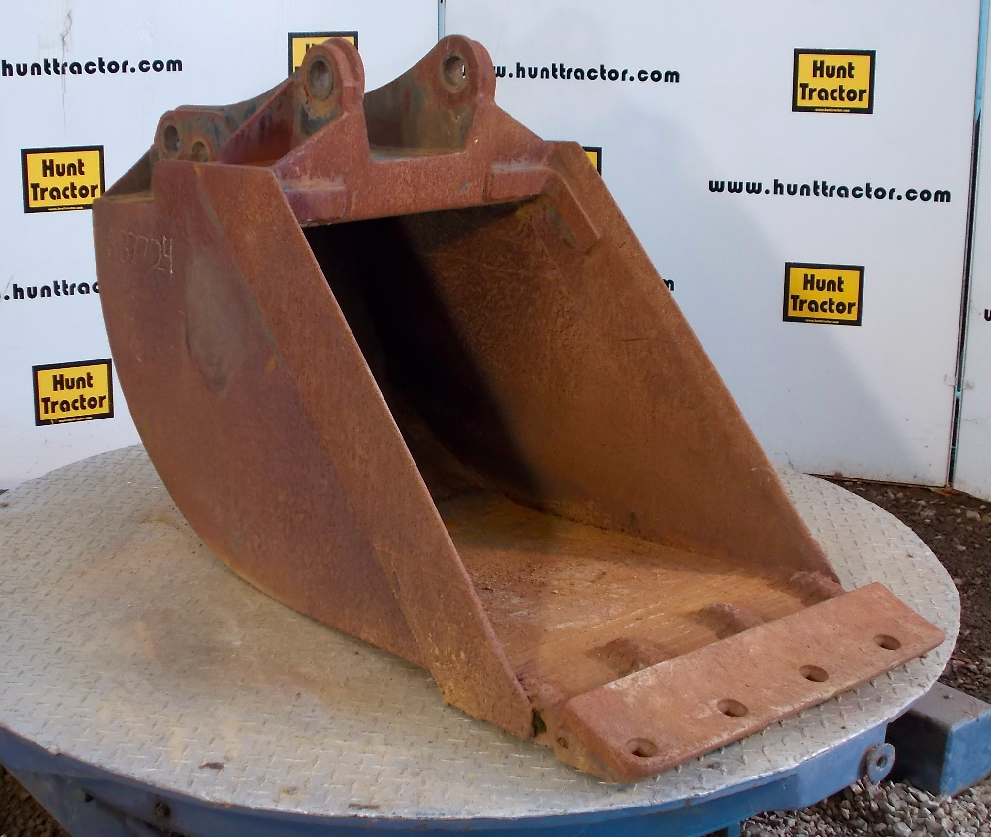 Used 24" Ford 555E Pin-On Backhoe Bucket For Sale