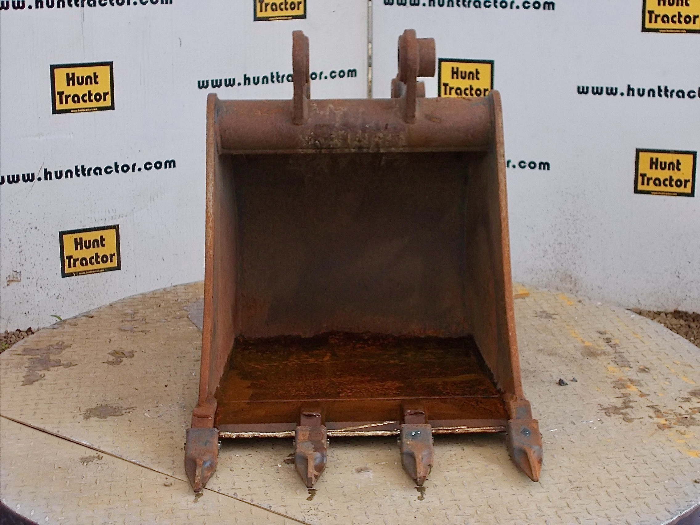 Used 24" Case CX36B Pin-On Mini-Excavator Bucket For Sale