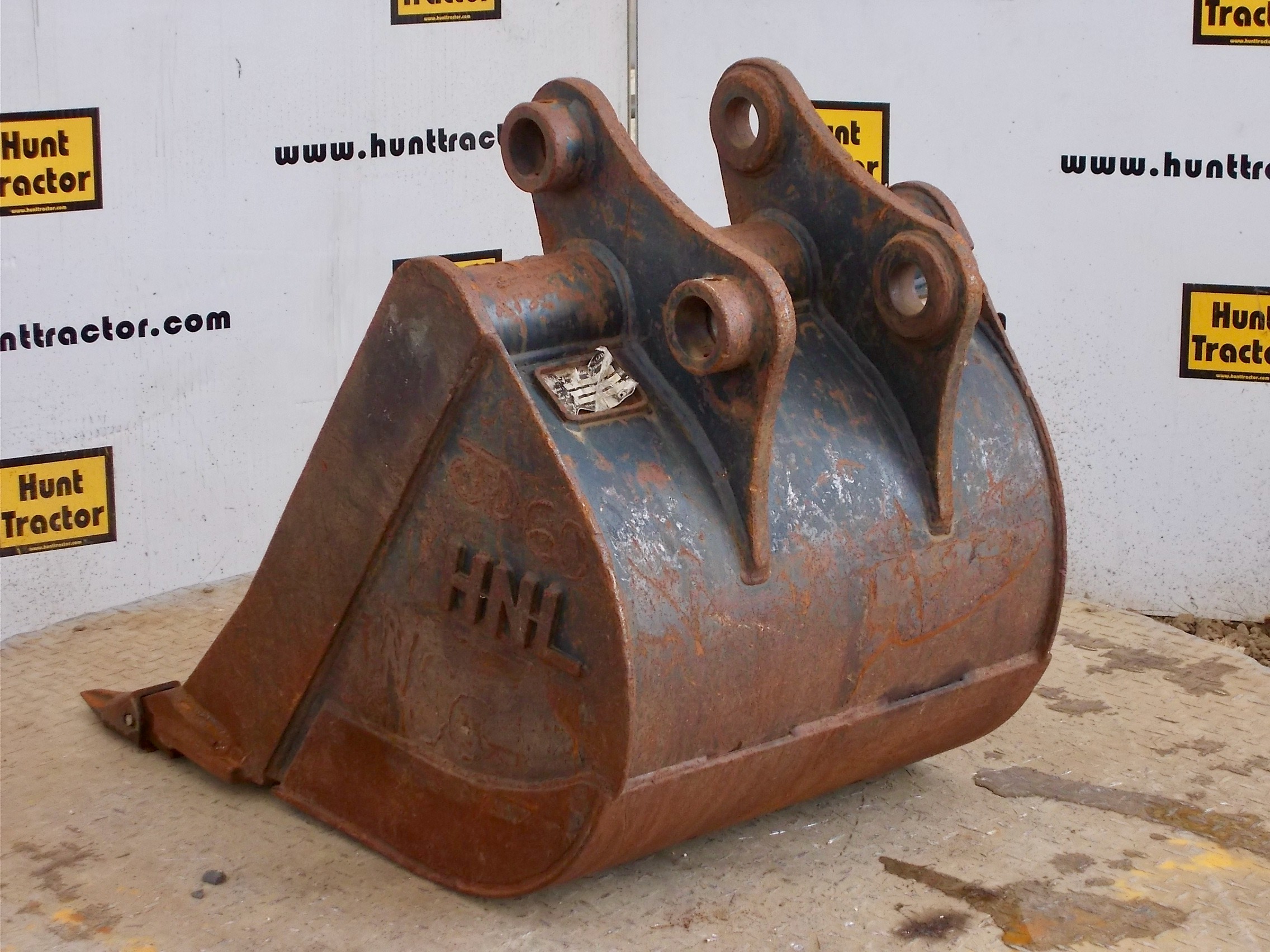 Used 24" Case CX36B Pin-On Mini-Excavator Bucket For Sale