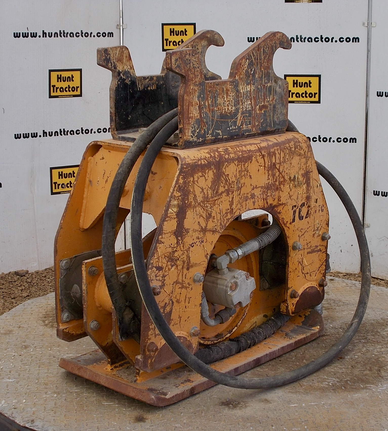 Used John Deere Wedge Hydraulic Vibratory Plate Compactor for 4-7 Ton ...