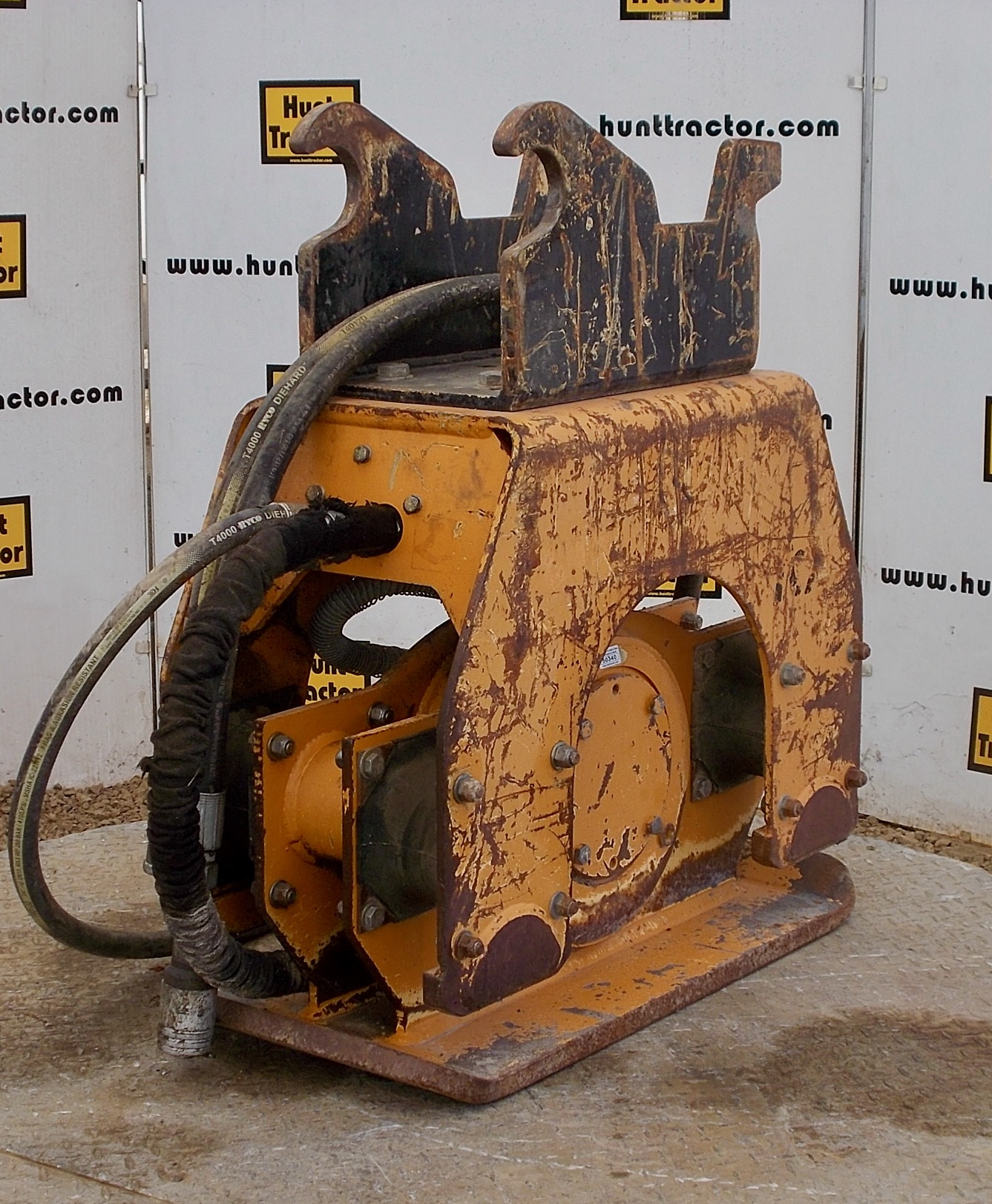 used-john-deere-wedge-hydraulic-vibratory-plate-compactor-for-4-7-ton