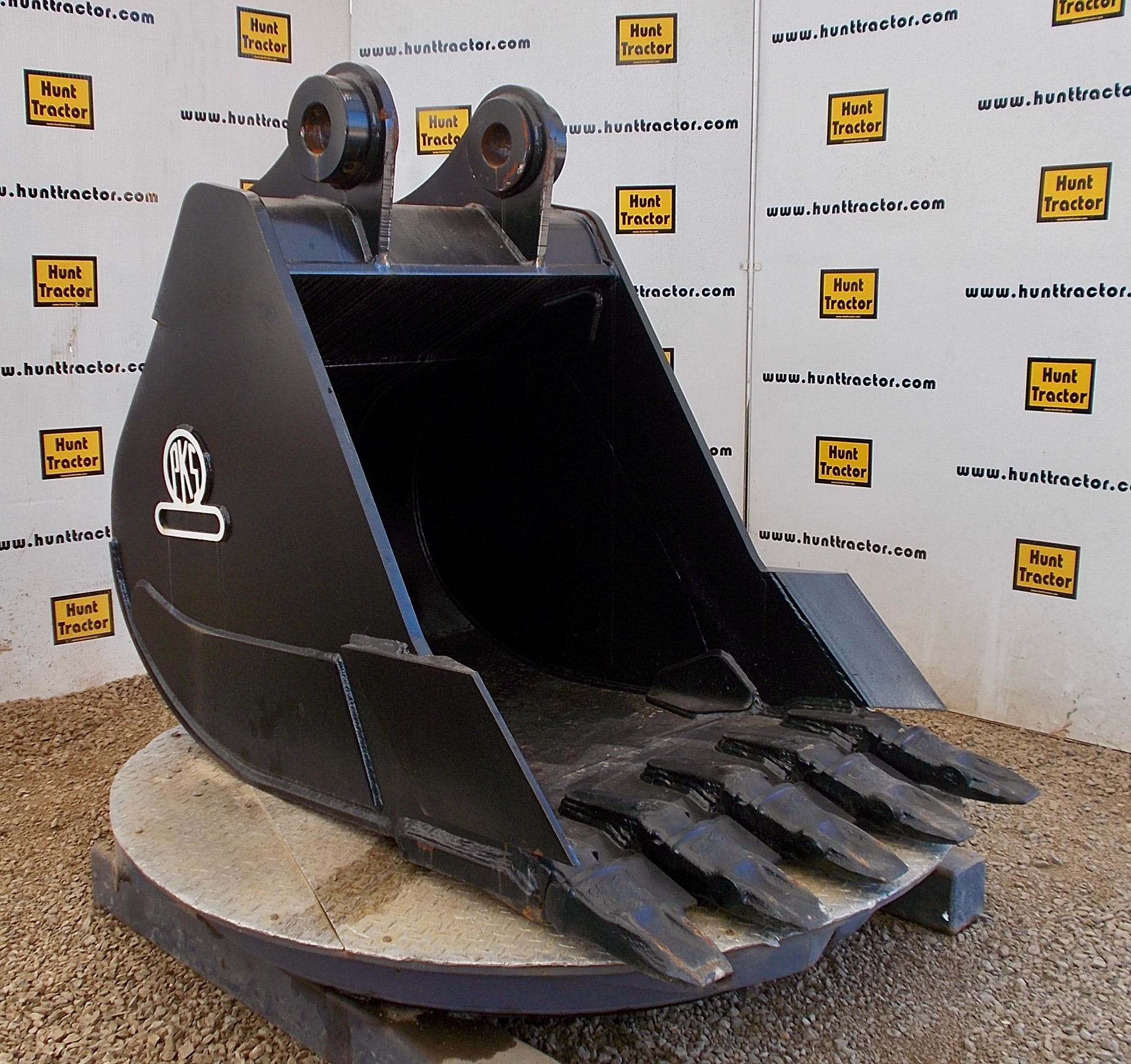 New 38" Pin-On Excavator Bucket For Sale