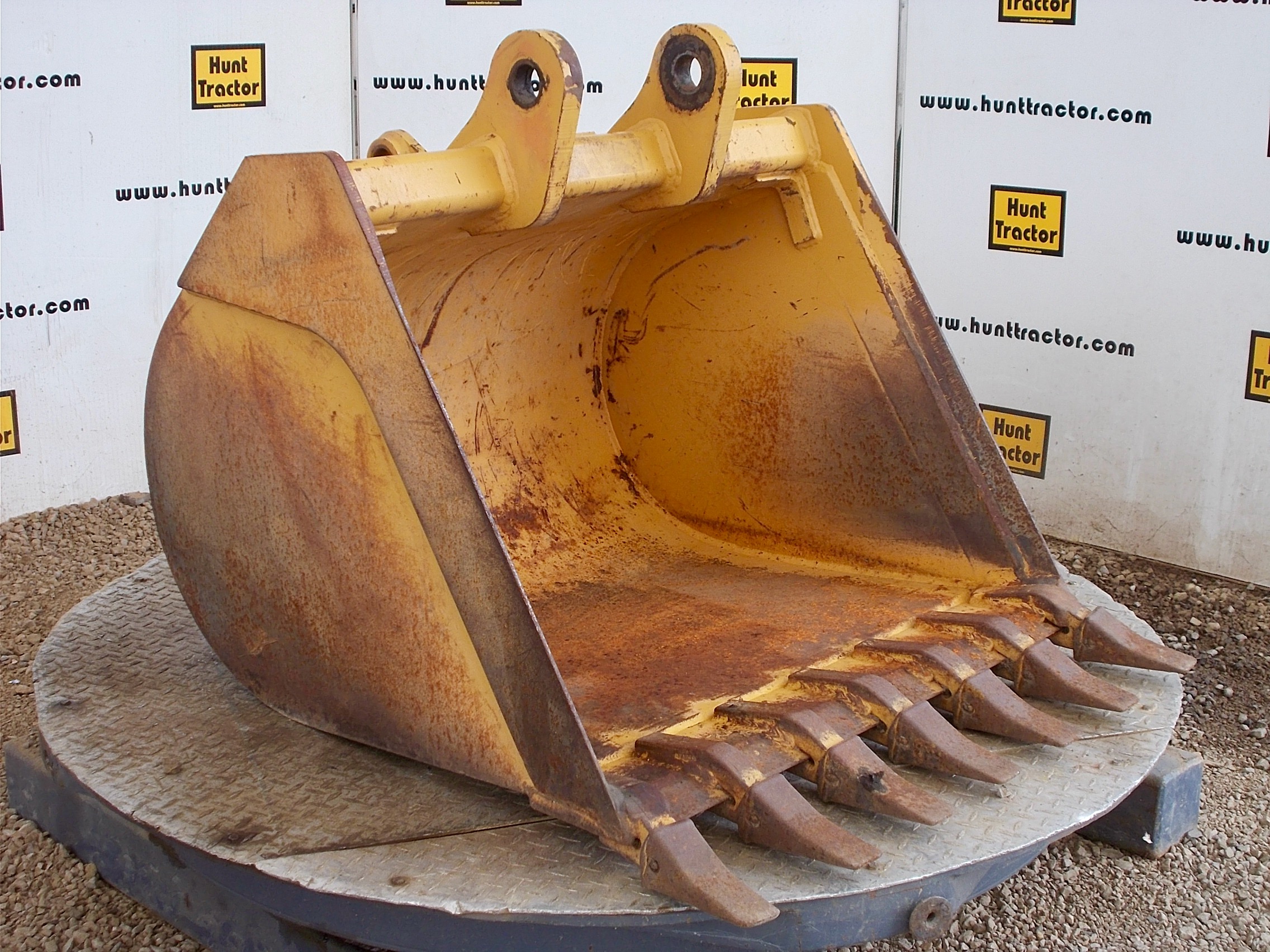 Used 36" Case 590M Pin-On Backhoe Bucket For Sale