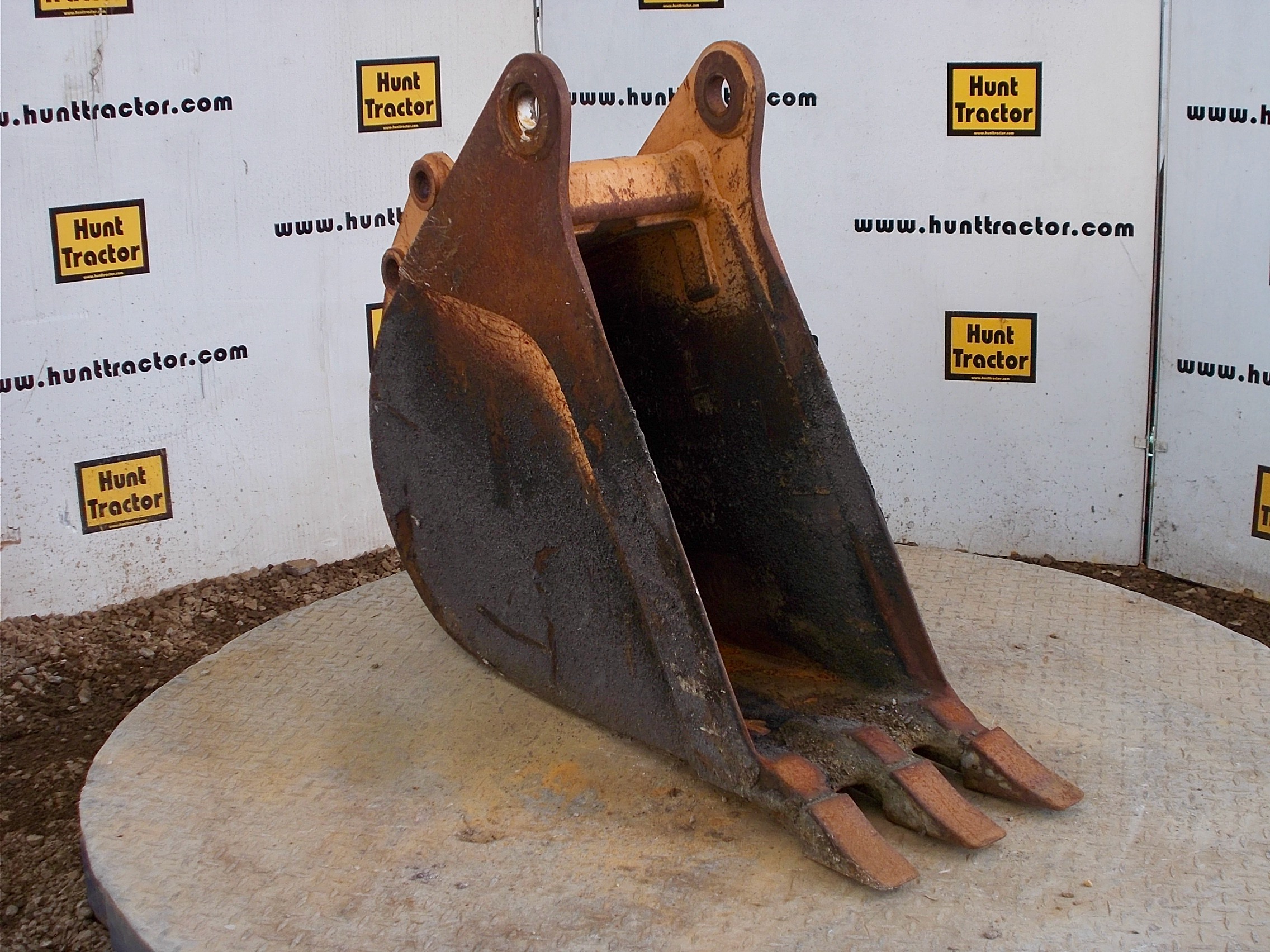 Used 12" Case 590SM Pin-On Backhoe Bucket For Sale