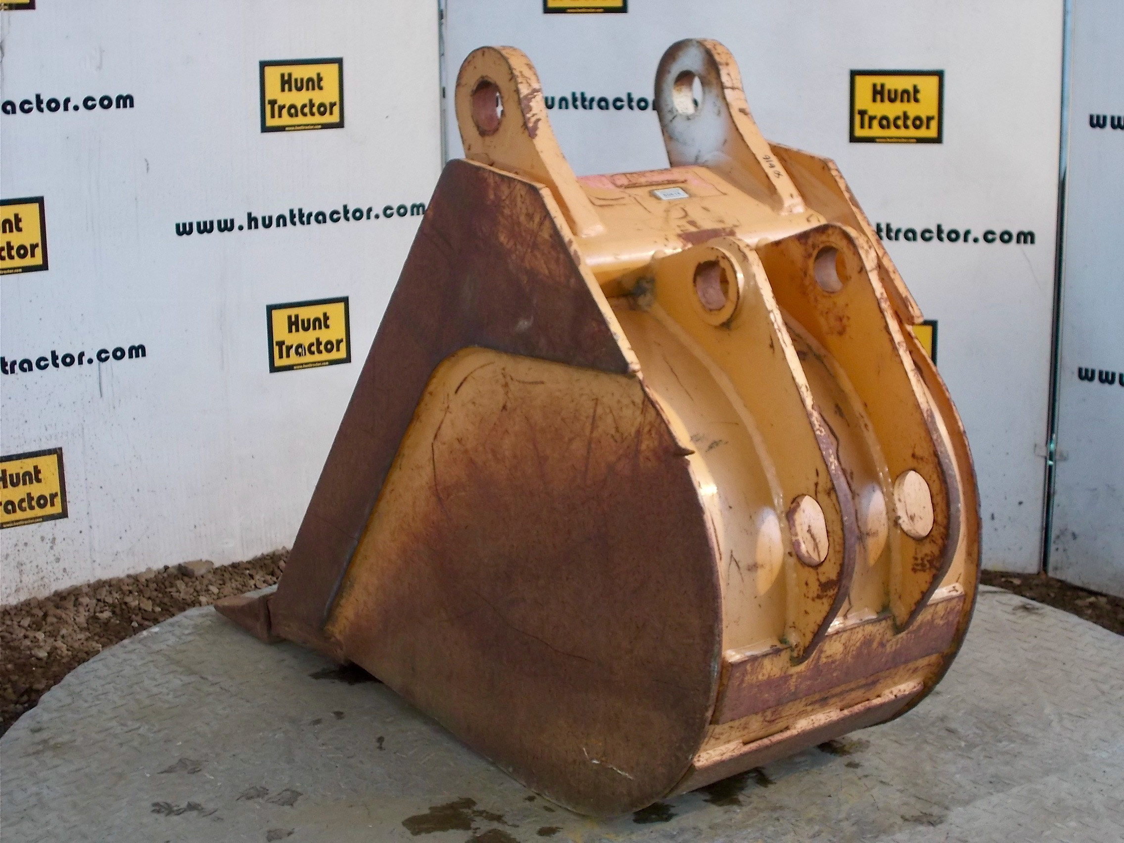 Used 18" Case 580N Pin-On Backhoe Bucket For Sale