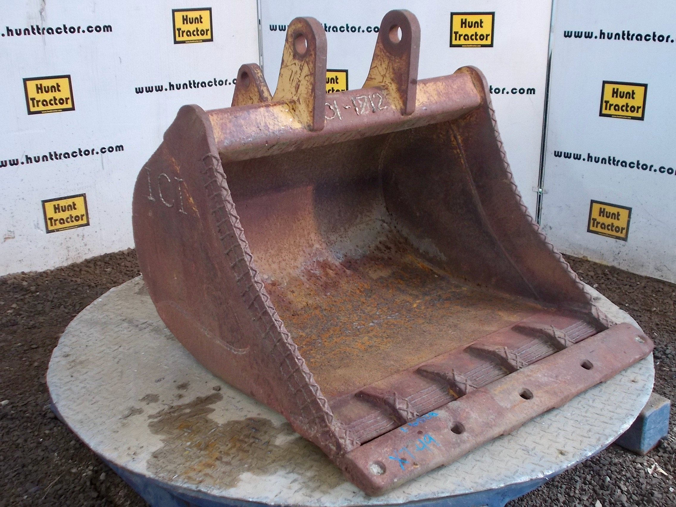 Used 36" Case 580L Pin-On Backhoe Bucket For Sale