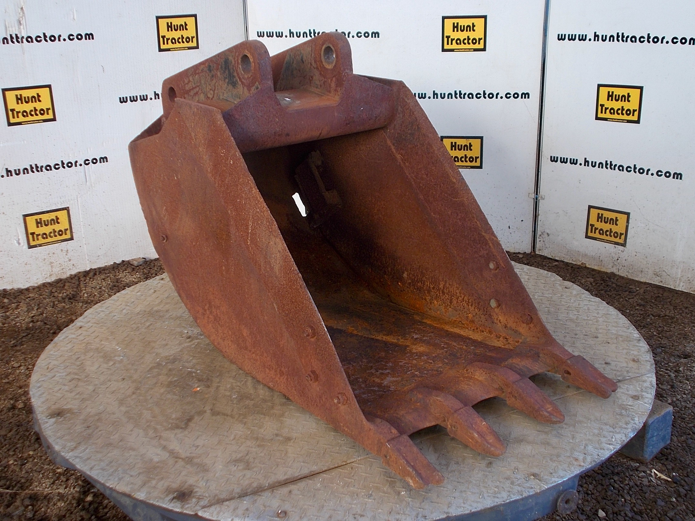 Used 24" Ford 755 Pin-On Backhoe Bucket For Sale