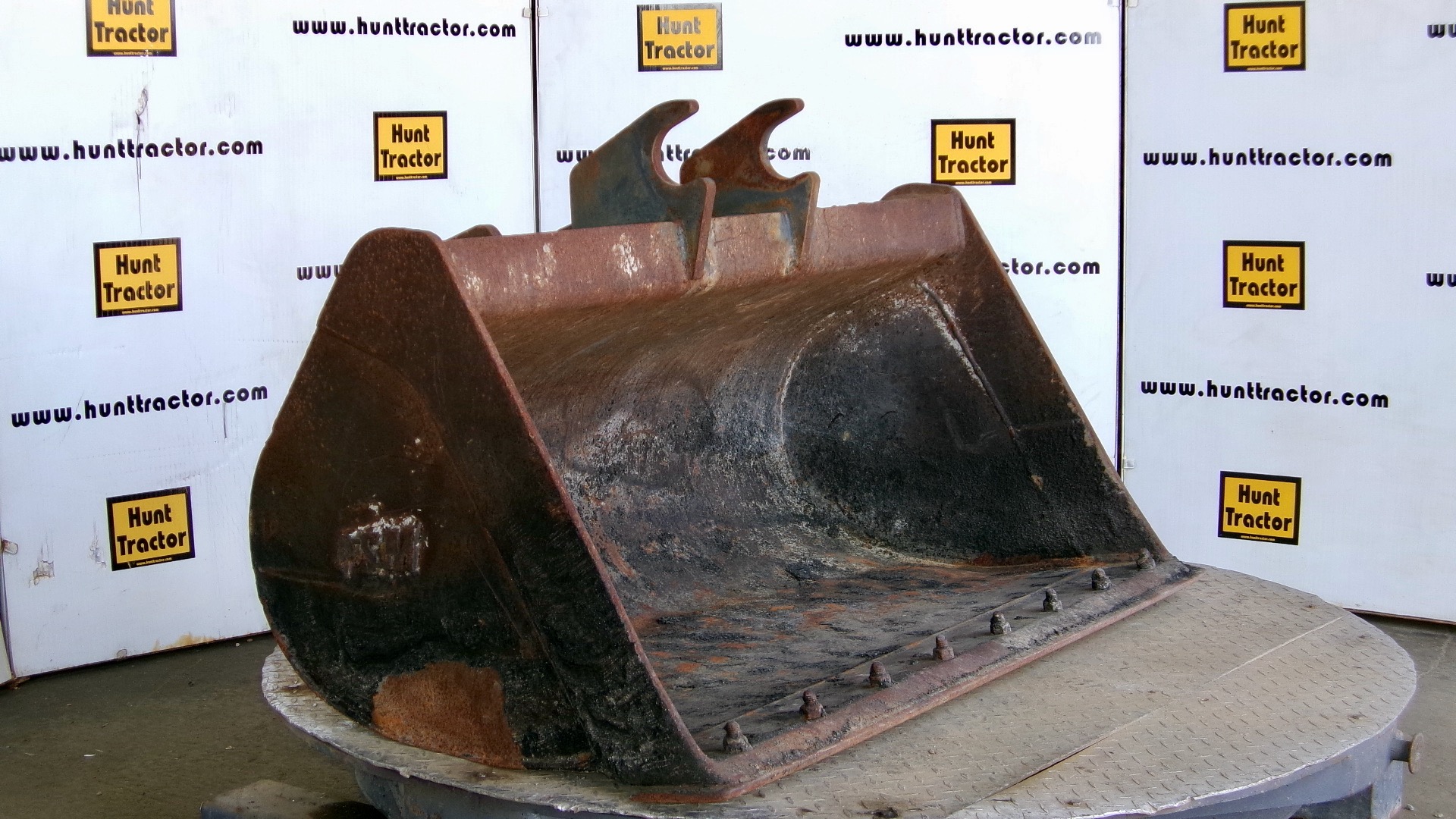 Used 49" Hitachi ZX50U John Deere Wedge Mini-Excavator Bucket For Sale