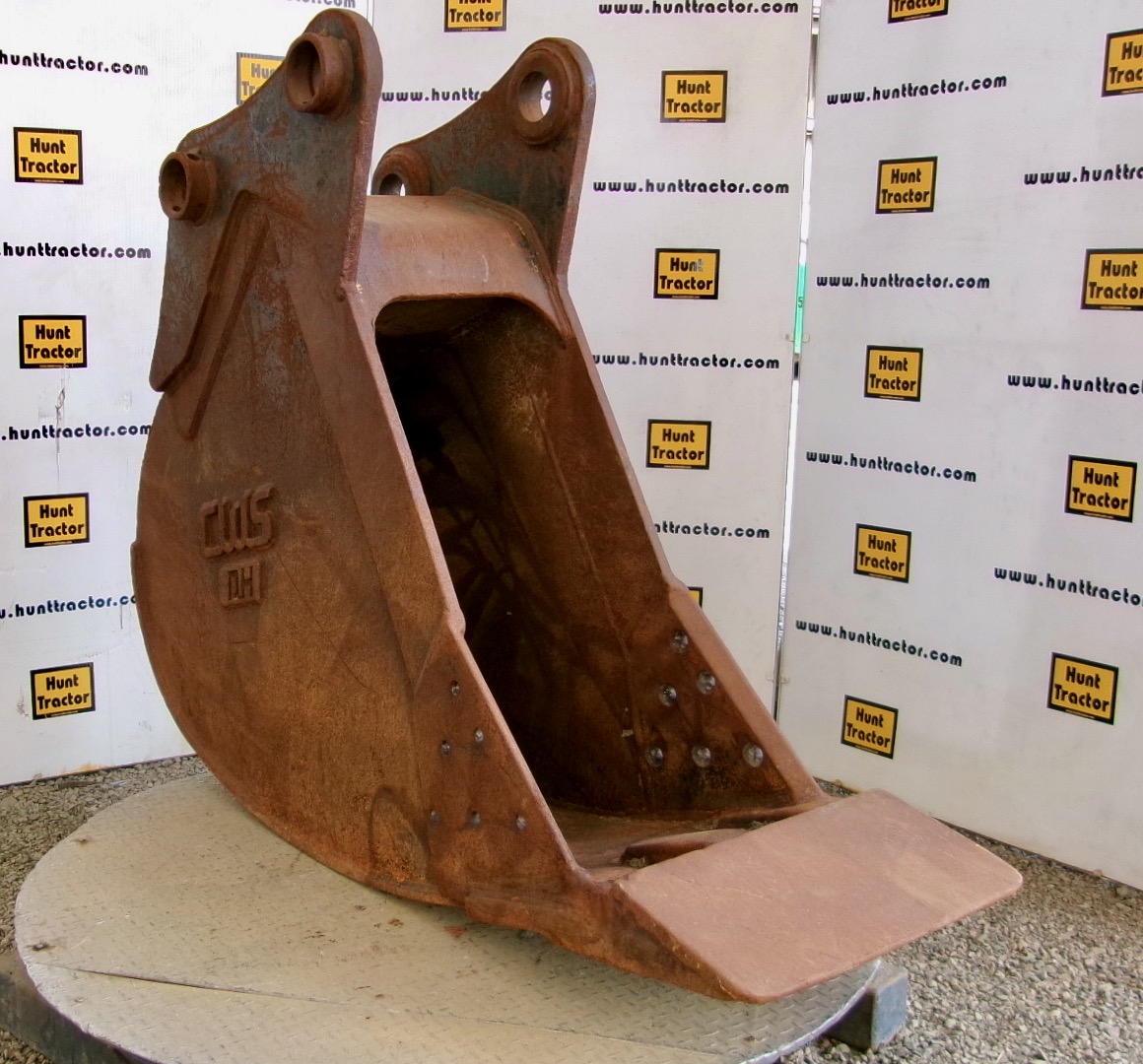 Used 25" Hitachi ZX210W Pin-On Excavator Bucket For Sale