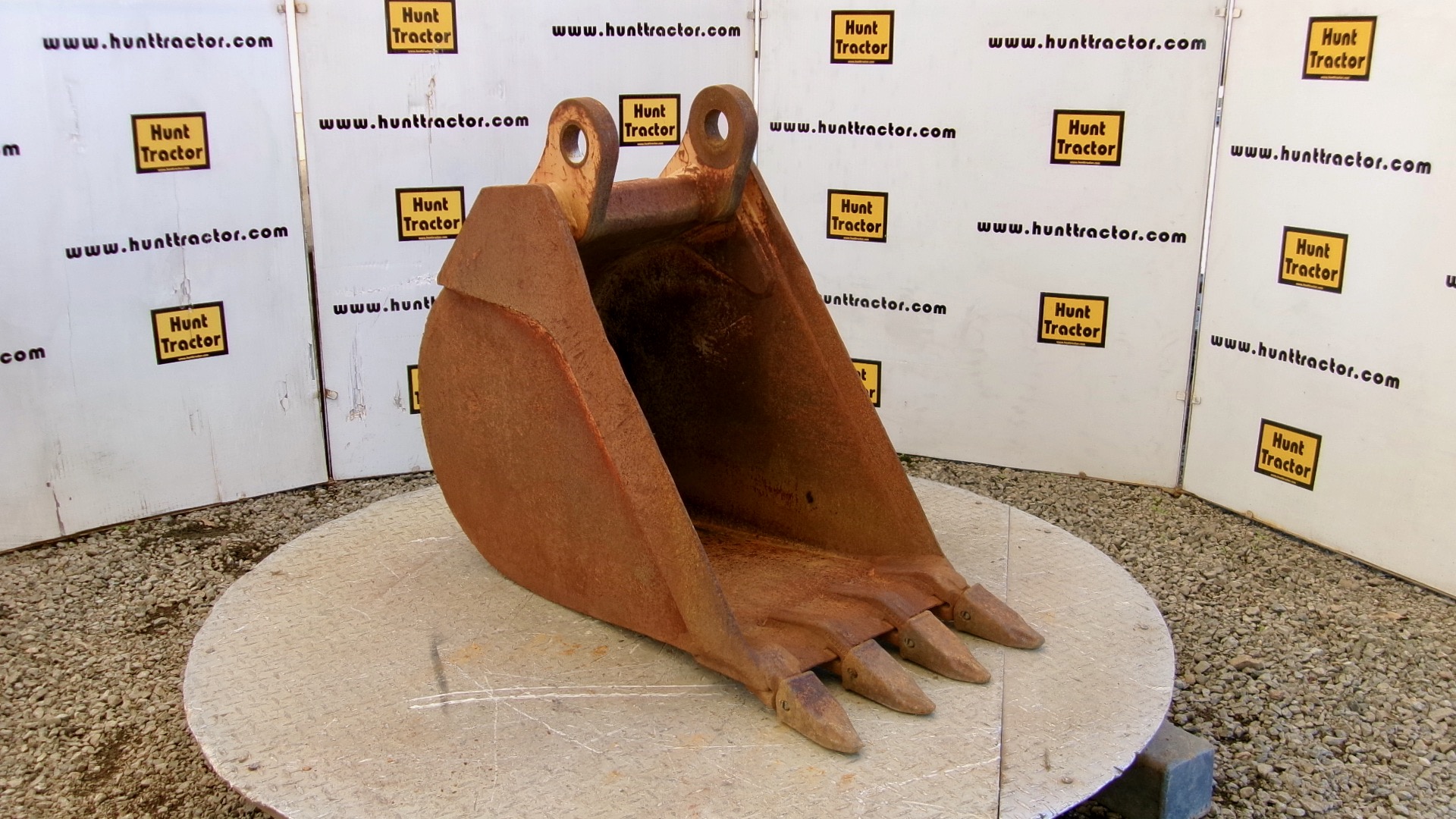 Used 18" Case 580N Pin-On Backhoe Bucket For Sale