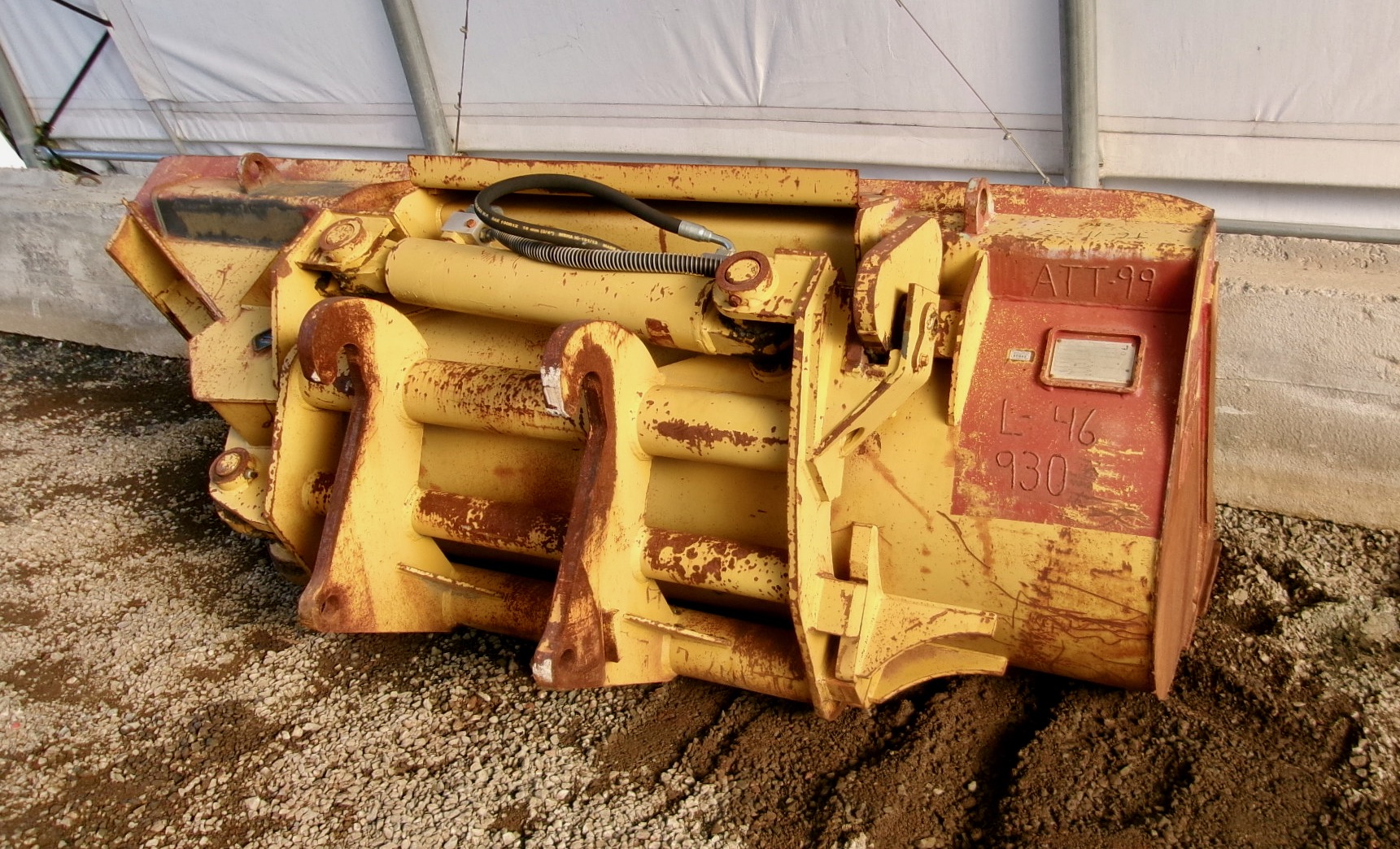 Used 115" IT Hooks Side Dump Loader Bucket For Sale