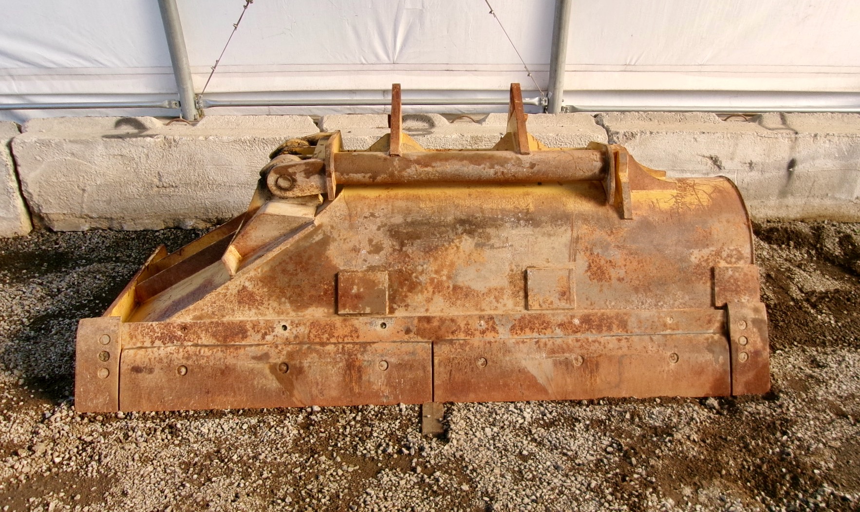Used 115" IT Hooks Side Dump Loader Bucket For Sale