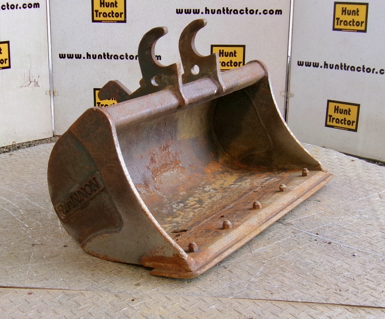 Used 30" John Deere Wedge Mini-Excavator Bucket For Sale