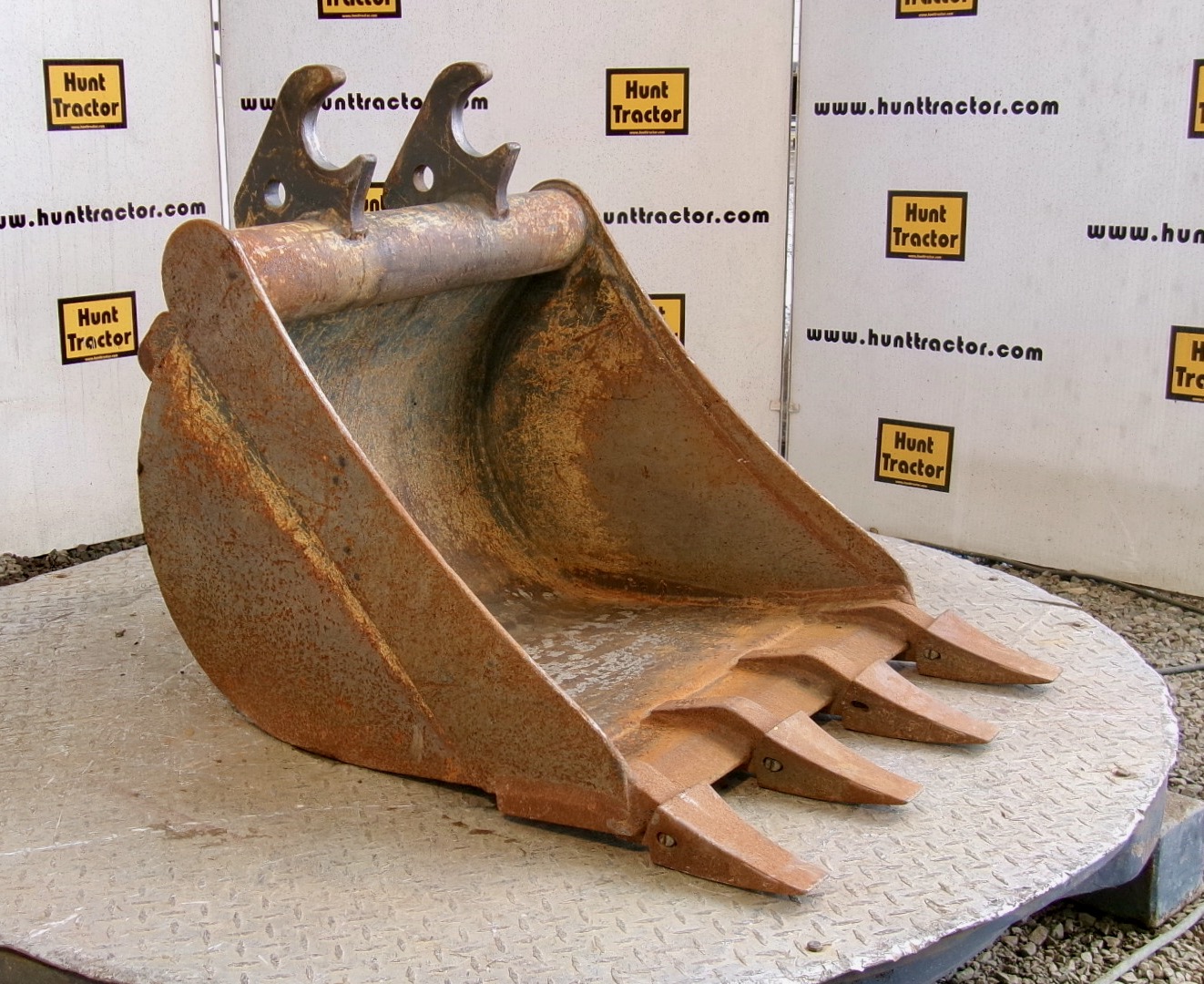 Used 24" John Deere Wedge Mini-Excavator Bucket For Sale