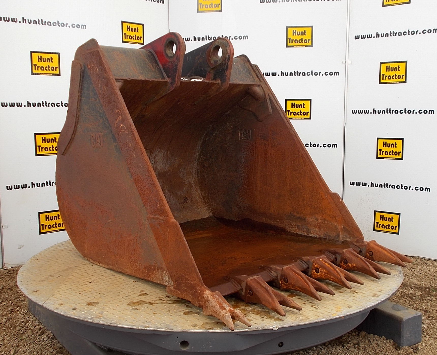 Used 36" Caterpillar 450E Pin-On Backhoe Bucket For Sale