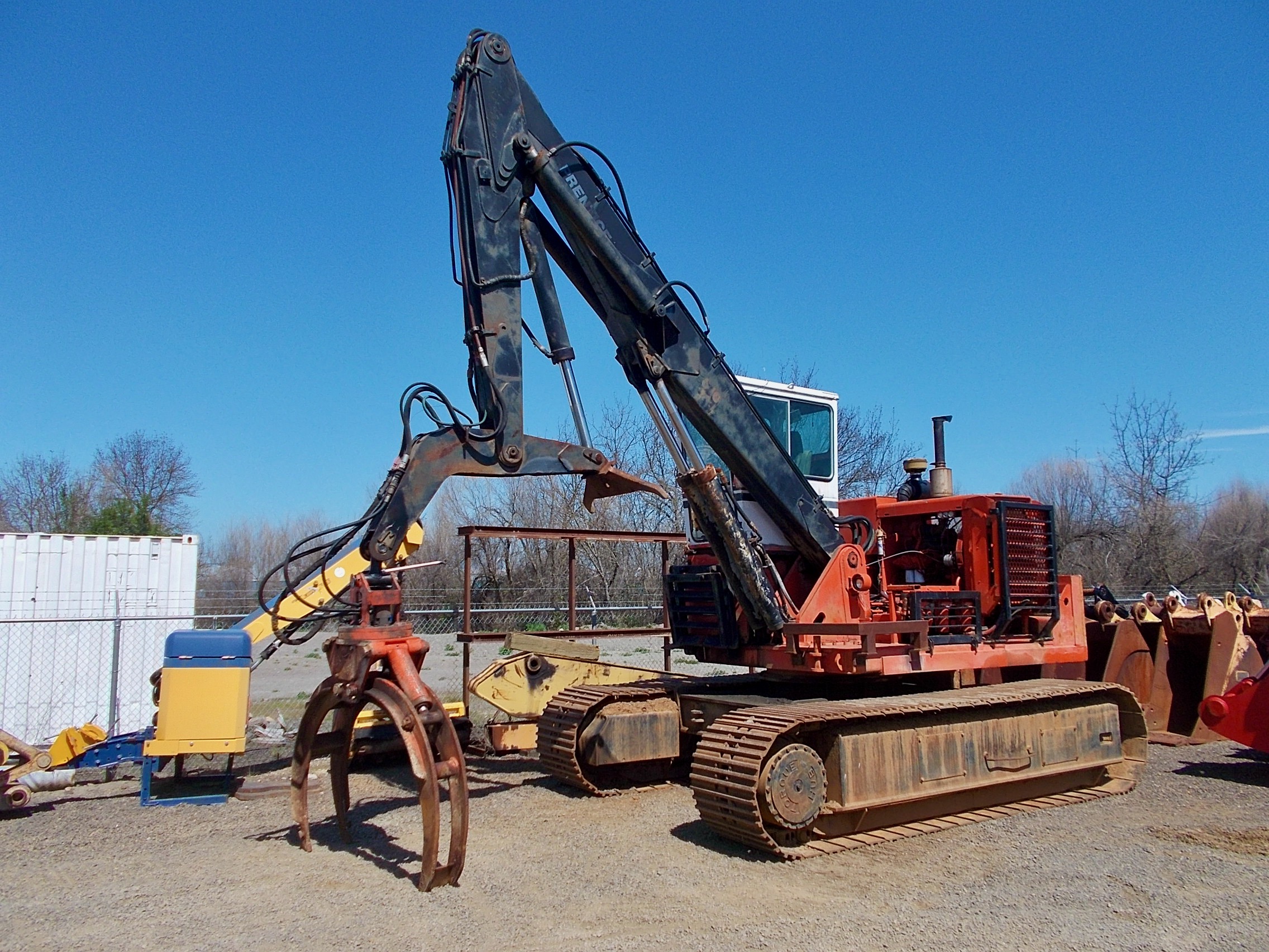 Prentice 610 Log Loader on Pierce Expandable Tracked Carrier